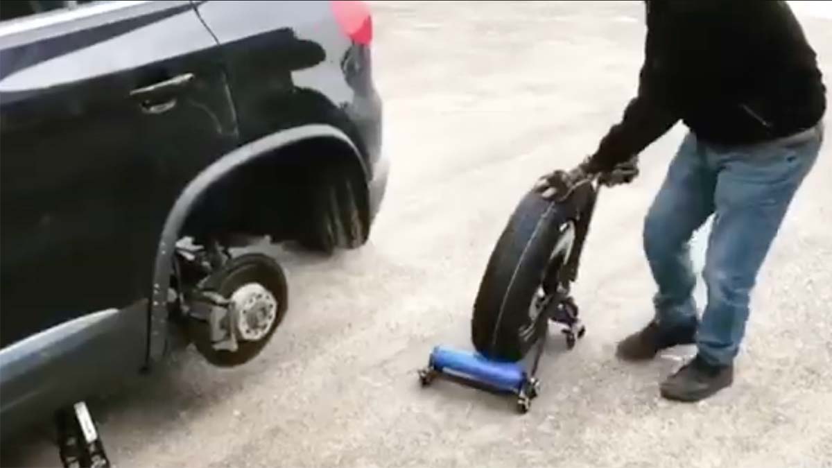 Videos to Change a Tire | Jack and Jill of All Tires
